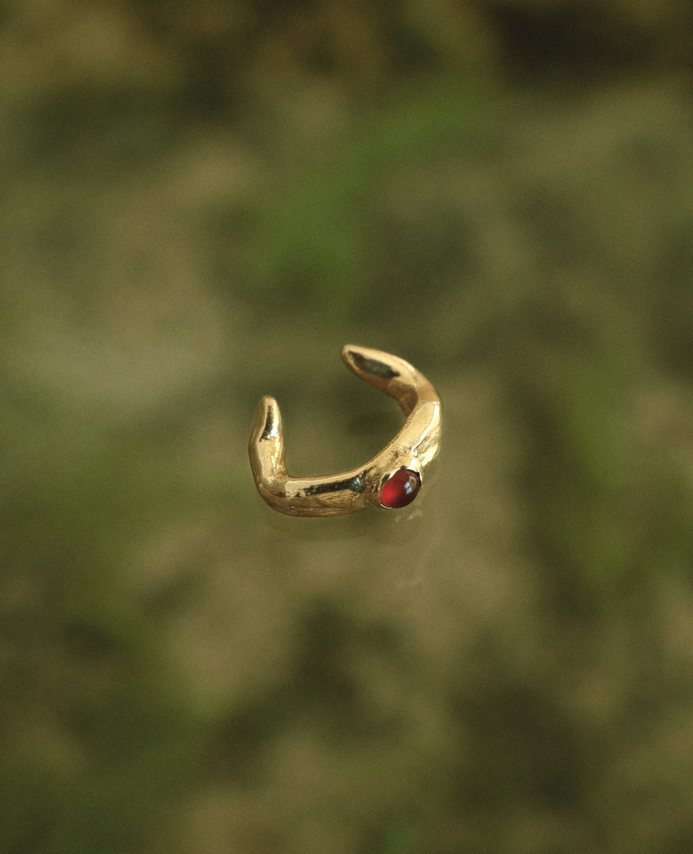 ORA-C jewelry | CAPRI THORNS // golden ear cuff